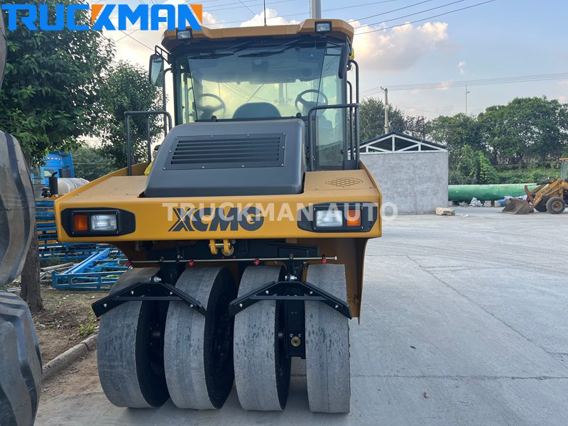 XCMG XP203S 20 Tons Pneumatic Tire Road Roller To Kenya